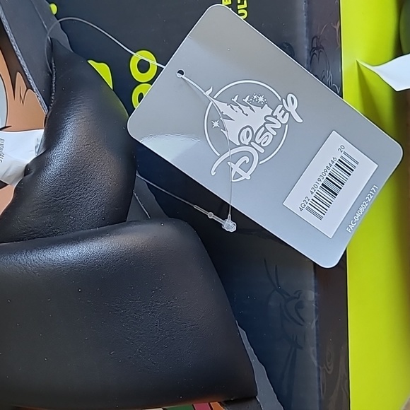 Disney | Shoes | Disney Goofy Adult Slides | Poshmark